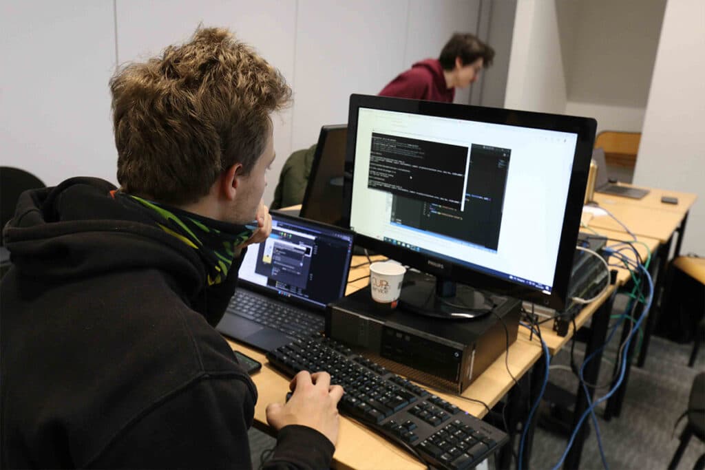 Nos étudiants informaticiens débutent leur projet cybersécurité